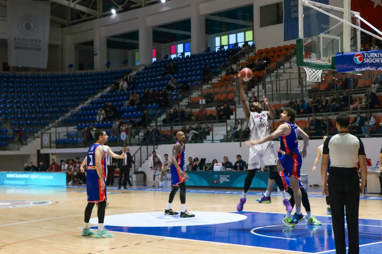 Lider avcısı: Bandırma Bordo Basketbol | Bandırma Ekspres